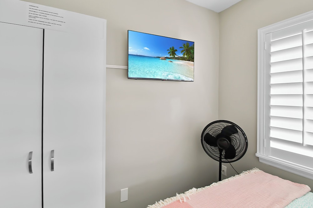 Lakefront Siesta Key condo with beach access - GBB 1313 - Siesta Key | Vrbo