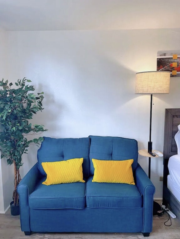 Cozy Condo At Hawaiian Monarch- Free Parking, No Resort Fee, Near Beaches, Shop - Honolulu