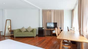 Quarto Triplo Premium | Cofre no quarto, secretária