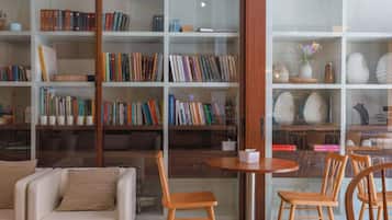 Área de estar no saguão