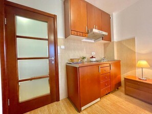 Quarto Clássico com Cama de Casal | Roupa de alta qualidade, secretária, quartos insonorizados