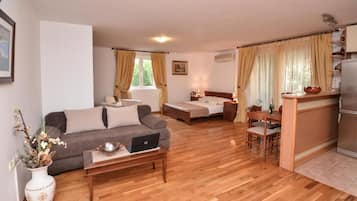 Estúdio luxo | Roupas de cama premium, escrivaninha, quartos à prova de som