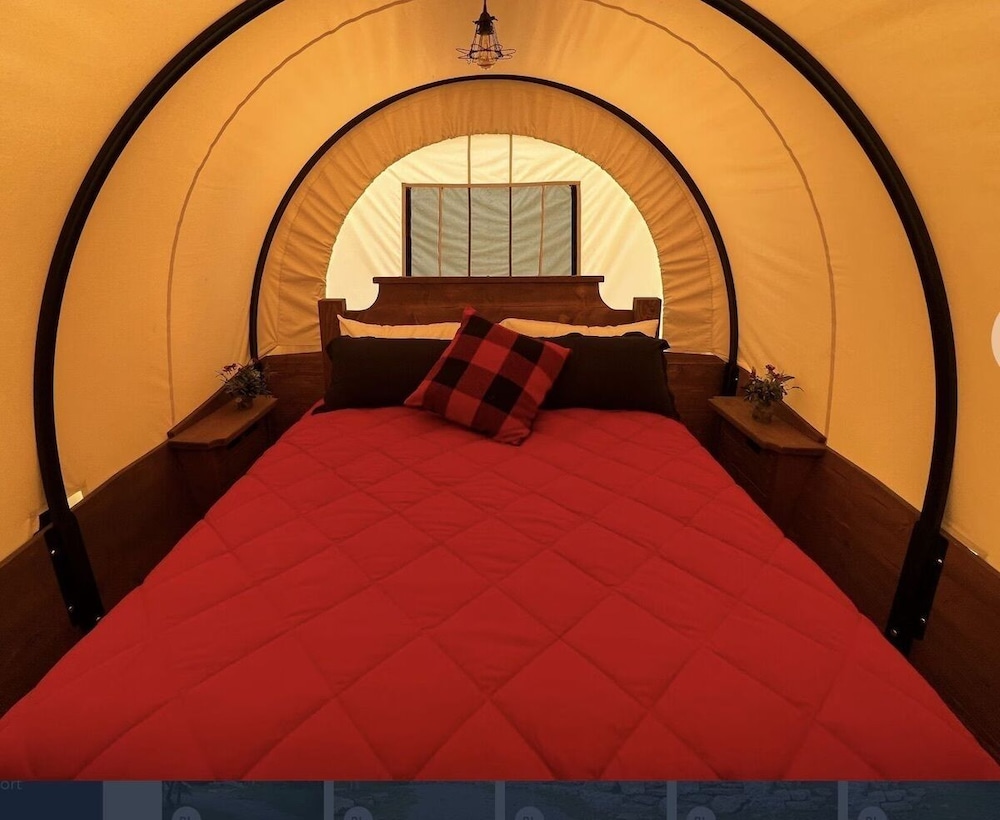 Stay In A Unique Conestoga Wagon With Room For 4 - Harrodsburg, KY