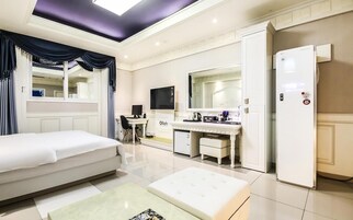 Quarto Duplo Standard | 1 quarto, com decoração personalizada, secretária 