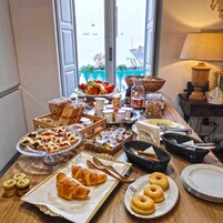 Pequeno-almoço preparado no momento diário incluído 