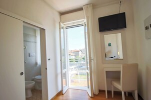 Quarto Individual Clássico | Minibar, cofre no quarto, secretária, berços/camas para crianças 