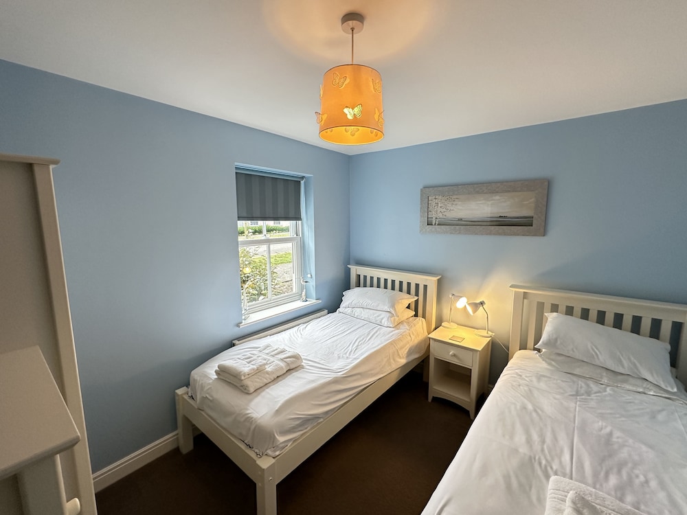 Stunning Coastal Cottage - Sleeping 8 In 4 Bedrooms - Pool And Beach Access Included. - Yorkshire