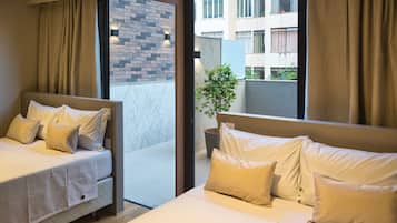 Suite Deluxe, varanda | 1 quarto, camas de colchão pillowtop, com mobília individualizada