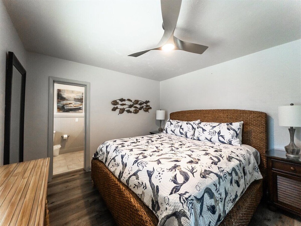 Wahoo! Come Be Our Guest. Walk To The Beach!-family Resort Style House. - Marathon, FL