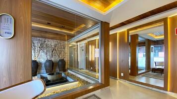 Apartamento Básico | Casa de banho | Um polibã, um secador de cabelo, toalhas fornecidas