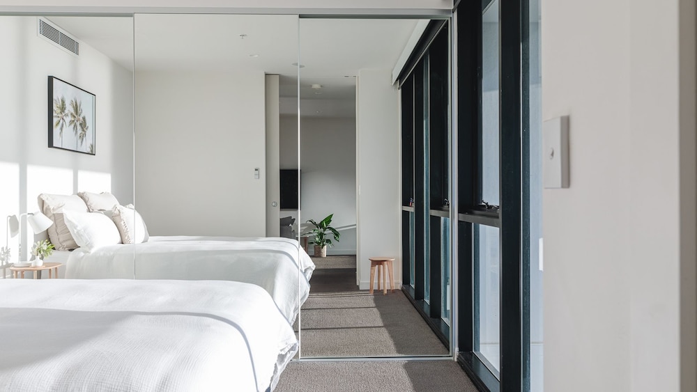 The Calm - One Bedroom Apartment Overlooking Newcastle Beach - Newcastle