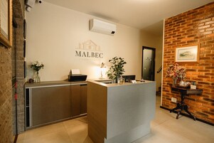 Área de estar no saguão