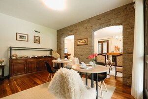 Área de estar no saguão