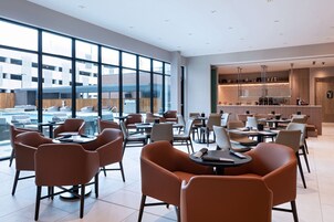 Pequeno-almoço tipo buffet diário mediante uma taxa