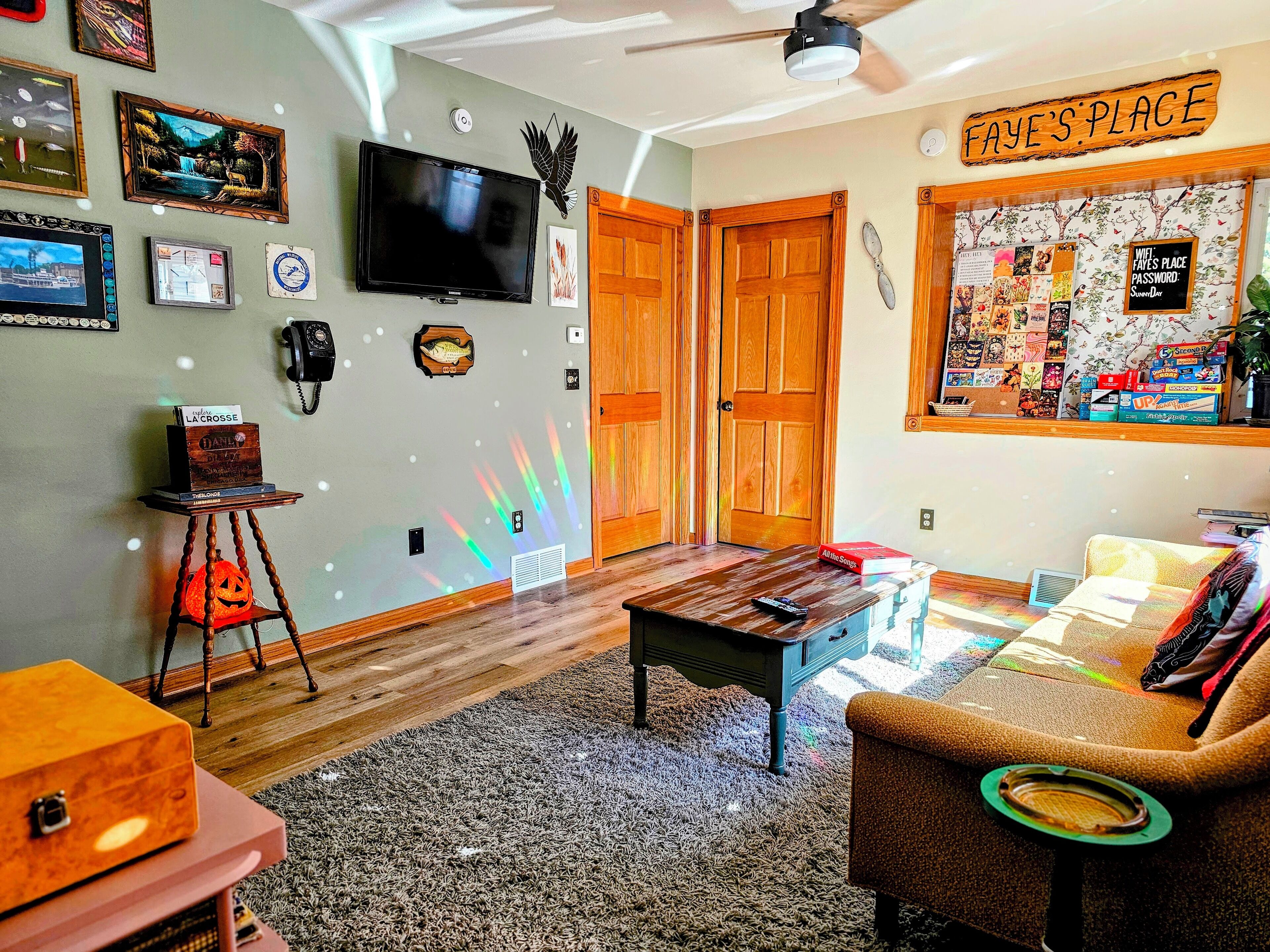 Nostalgic Retro Cottage, Blocks Away From Mississippi River. Full Fenced In Yard - Wisconsin