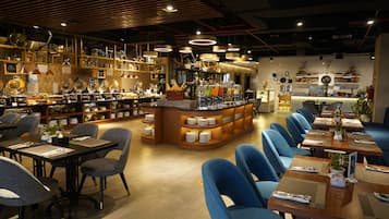 Pequeno-almoço tipo buffet diário (225000 IDR por pessoa)