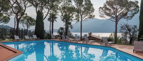 Piscina externa sazonal