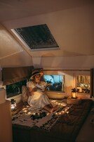 Suite-Estúdio Romântica, vista para a colina | Com decoração personalizada, secretária, cortinas/cortinados opacos 