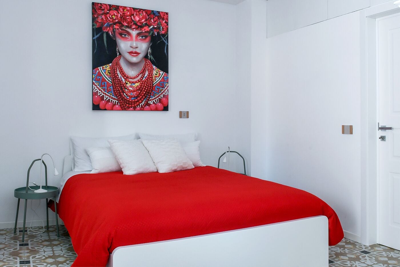 Iris | Edredões de penas, cofre no quarto, secretária 