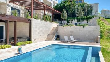 Piscina exterior sazonal