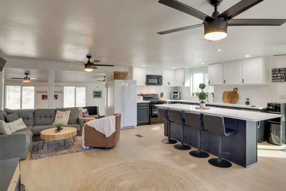 Updated Topock Home W/ Deck & Fire Pit! - Topock, AZ