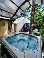 Master Glamping suite | Casa de banho | Uma combinação polibã/banheira, uma banheira de hidromassagem 