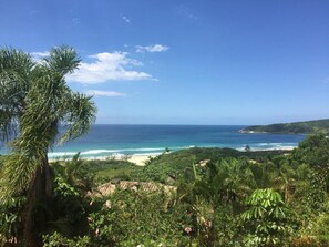 Na praia, praia de areia branca 