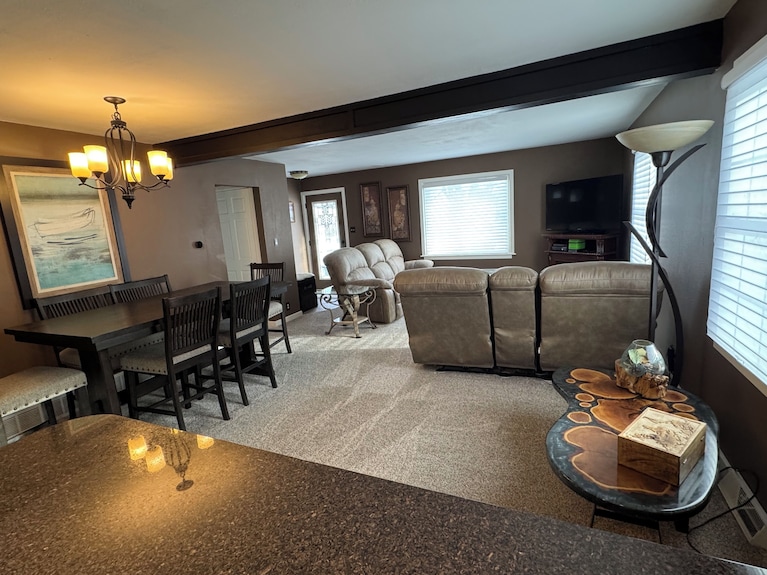 Quiet And Relaxing , Located In The Heart Of Iron Mountain - 나이아가라