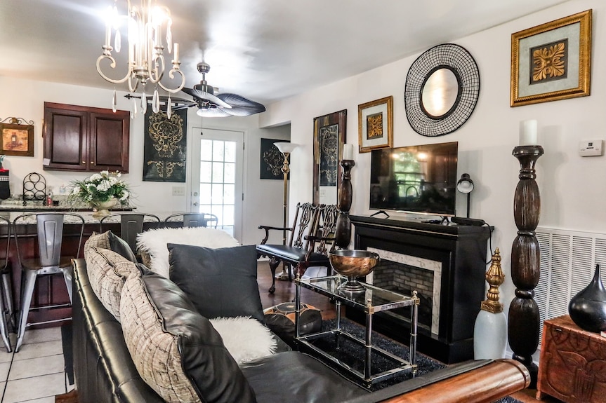 Gated Private Hilltop Villa, 3 Bed, 3 Bath, Pool, Spa On 50 Acres, Near Airport - Nashville, TN