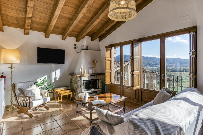 Casa De Vacaciones 'La Cabanya De La Rovira - Dalt' Con Vistas A La Montaña, Terraza Privada Y Wi-fi - Rupit