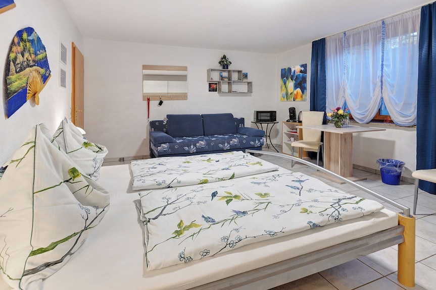 Studio Apartment 'Souterrain' With Shared Terrace, Shared Garden And Wi-fi - Singen