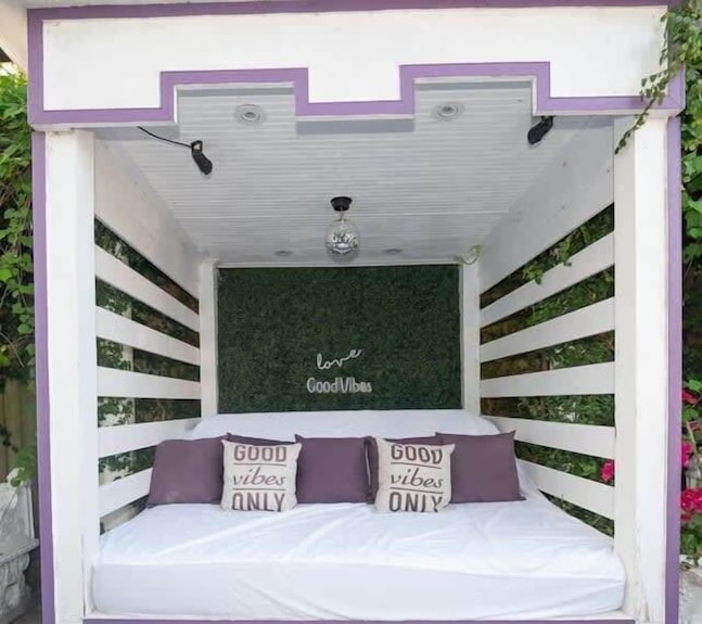 Elegant Nola Chateau: Prime Spot - By Yourent - New Orleans, LA