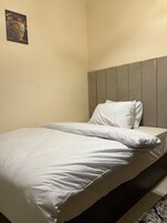 Quarto Sénior, 1 cama individual | Roupa de alta qualidade, minibar, cortinas/cortinados opacos