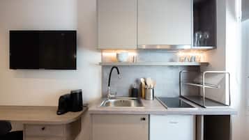 Quarto Duplo Design | Cozinha privada | Minifrigorífico, uma placa de cozinha, uma máquina de café expresso