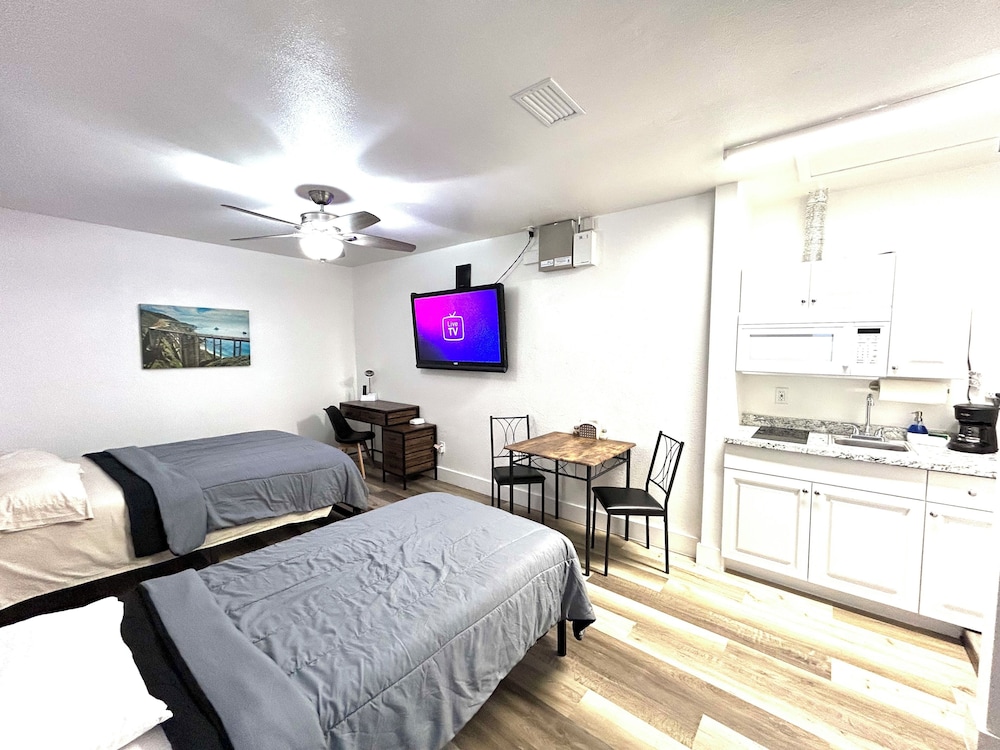 More Blessing Paradise: Studio Private Entrance #B - Winter Park, FL