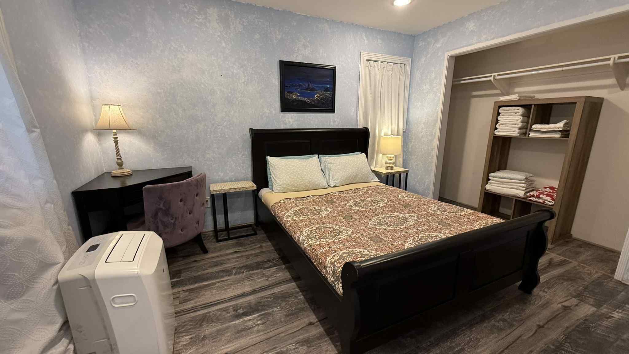 Guest House In La Jolla Walk To Beach! - San Diego, CA