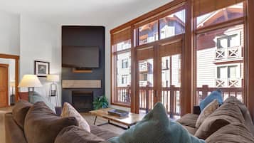Apartamento em Condomínio Fechado, 2 quartos | Sala de estar | Smart TV