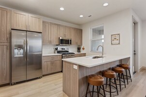 Casa, 6 quartos | Cozinha privada | Geladeira, fogão, cafeteira/chaleira, torradeira