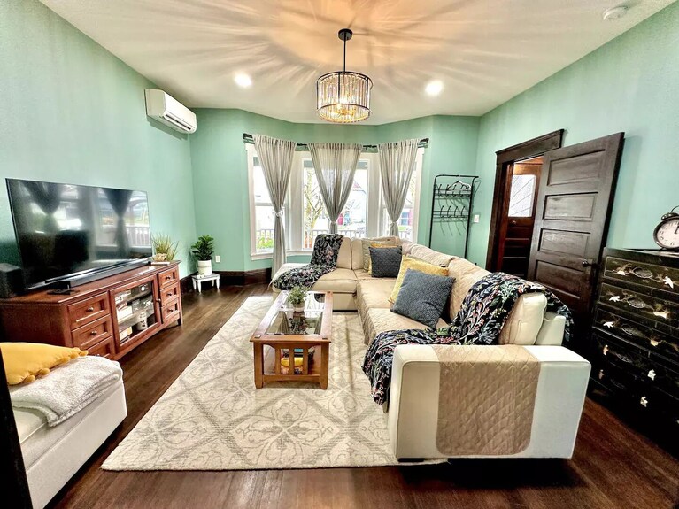 1904 Home Near Tacoma Dome & Convention Center Pet Friendly - 터코마