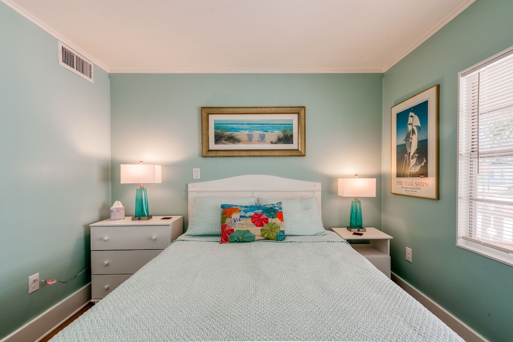 Newly Renovated! Just Steps From The Beach - Cape Canaveral, FL
