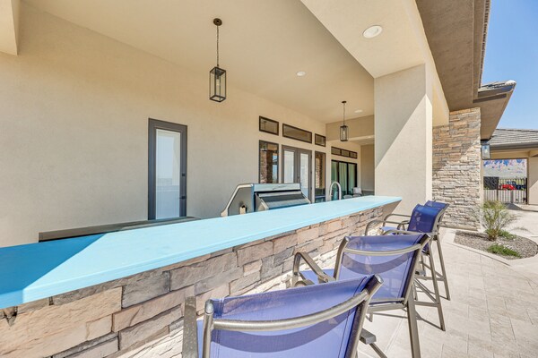 Luxurious Desert Oasis: Fireplace & Private Pool! - Apache Junction, AZ