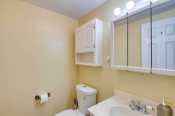 Charming Bangor Home W/ Deck < 1 Mi To Downtown - Old Town, ME