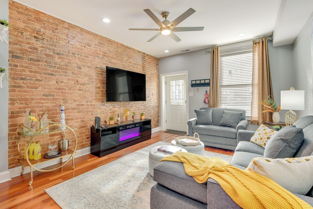 Trendy Baltimore Townhome: 2 Mi To Downtown! - Parkville, MD