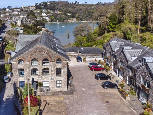 4 The Pottery - Dartmouth