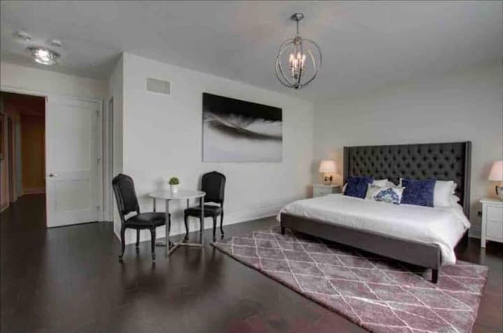 Luxurious 4 Bedroom Home. - Burlington
