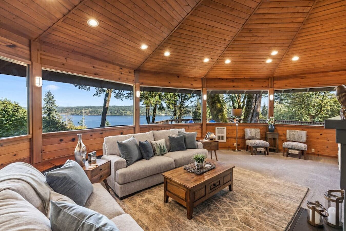 Eagle`s Lookout Lodge W/ Hot Tub - Gig Harbor, WA