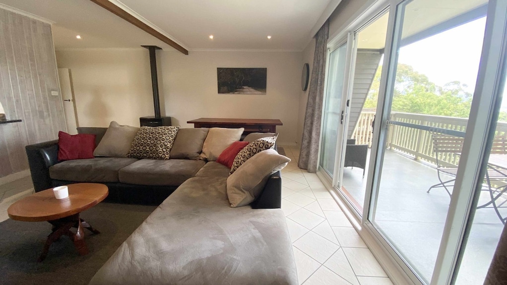 Lake View 4 Is A Centrally Located Jindabyne Property. - Jindabyne