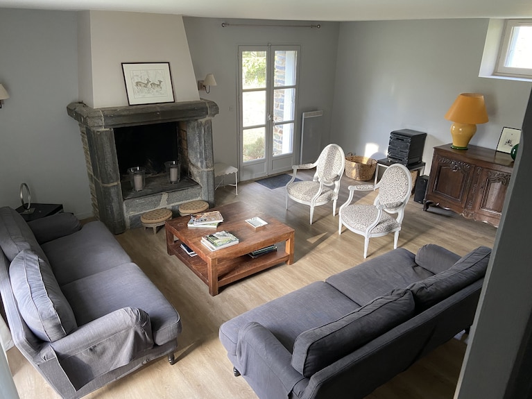 Maison De Campagne Dans Le Parc D'un Manoir Du 16e Siècle - Guer