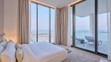 Suite, 1 cama king-size, varanda (Seafront) | 1 quarto, minibar, cofre no quarto, com mobília individualizada
