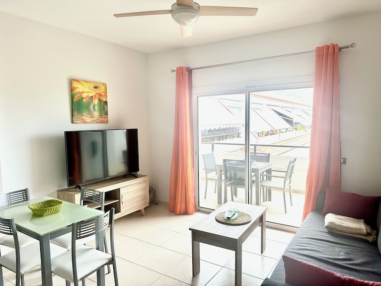 Cozy Seaview Apartment With Gym & Kids Park - Tenerife